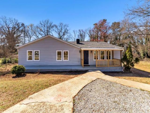 3 Br, 2 bath, Single Family 805 W Fairview Ave