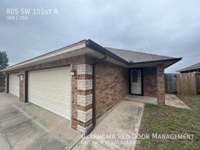 3 Br, 2 bath, Single Family 805 SW 151st