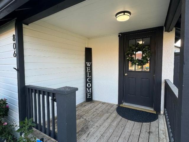 3 Br, 2 bath, Single Family 806 S College St