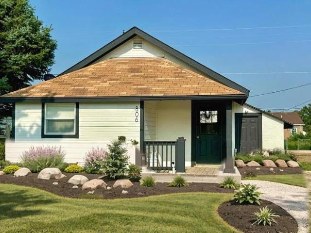 3 Br, 2 bath, Single Family 806 S College St