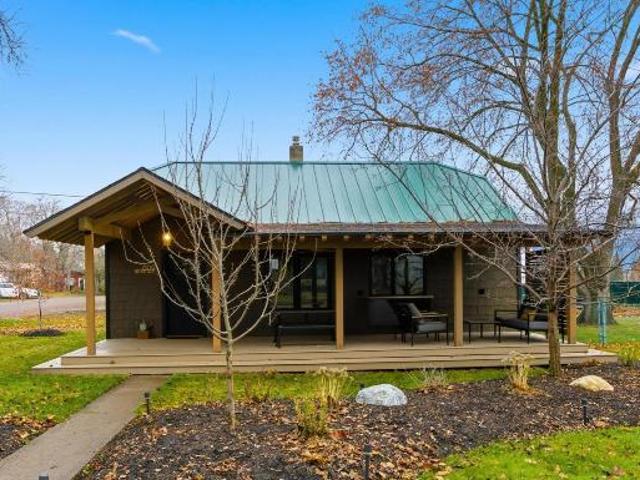 3 Br, 2 bath, Single Family 809 3rd Ave W