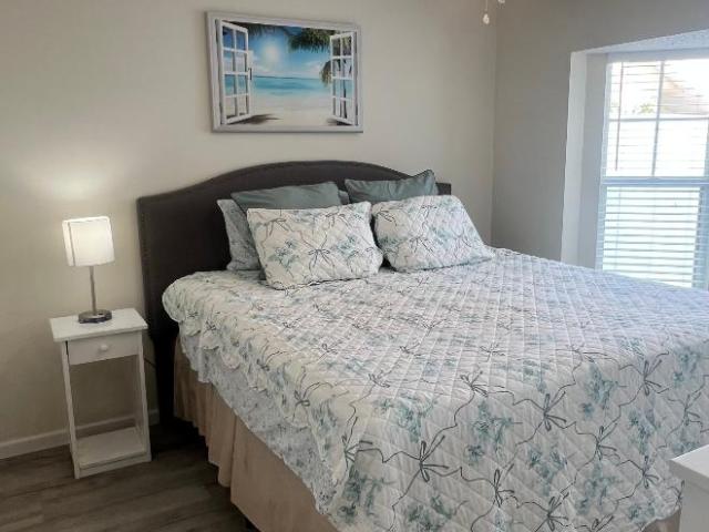 3 Br, 2 bath, Single Family 810 Harrington Lake Dr N
