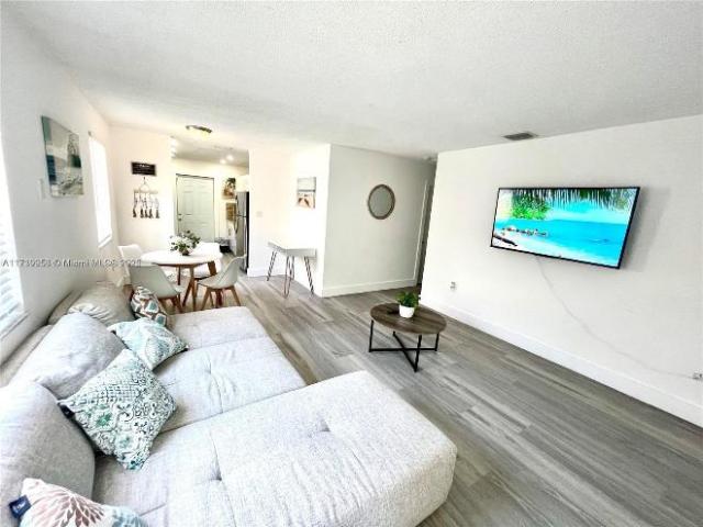 3 Br, 2 bath, Single Family 8120 Nw 5th Ct