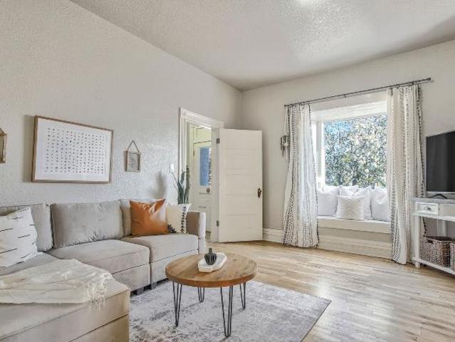 3 Br, 2 bath, Single Family 812 E Kiowa St