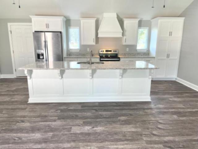 3 Br, 2 bath, Single Family 814 10th Ave