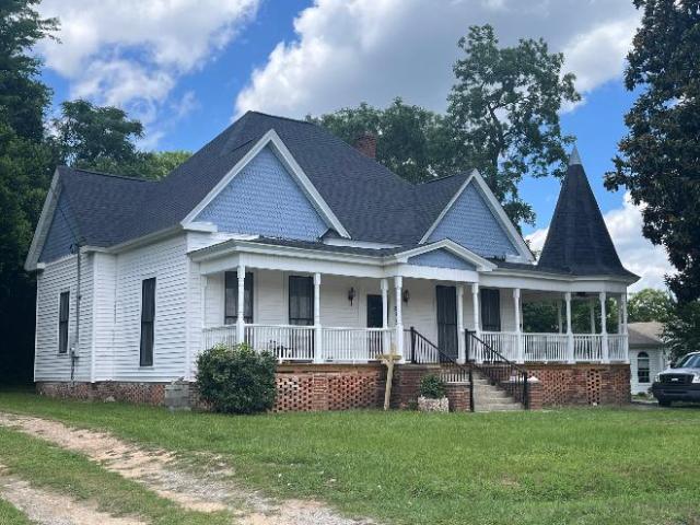 3 Br, 2 bath, Single Family 8177 Eisenhower Pkwy