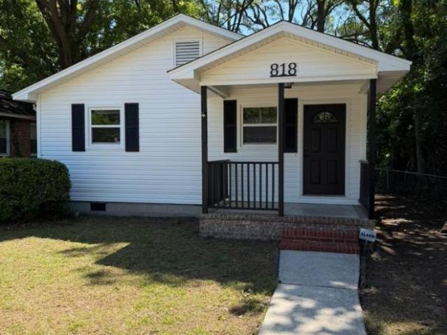 3 Br, 2 bath, Single Family 818 Lynwood Dr