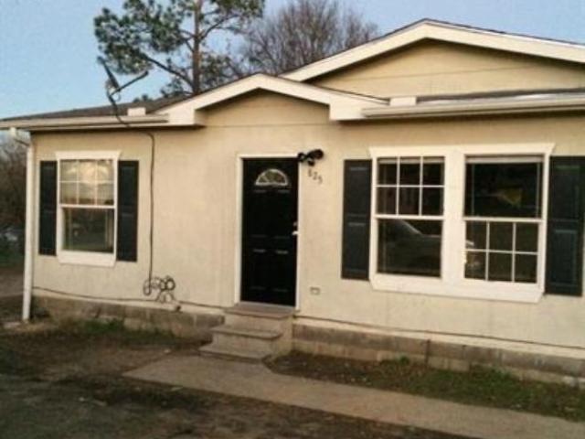 3 Br, 2 bath, Single Family 819 W 26th St