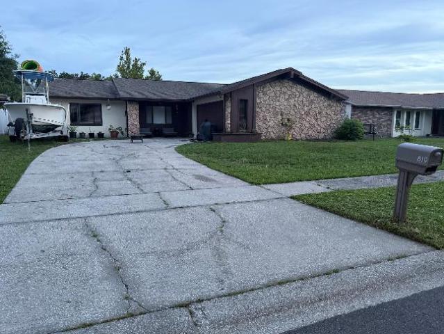 3 Br, 2 bath, Single Family 819 Pebblewood Dr