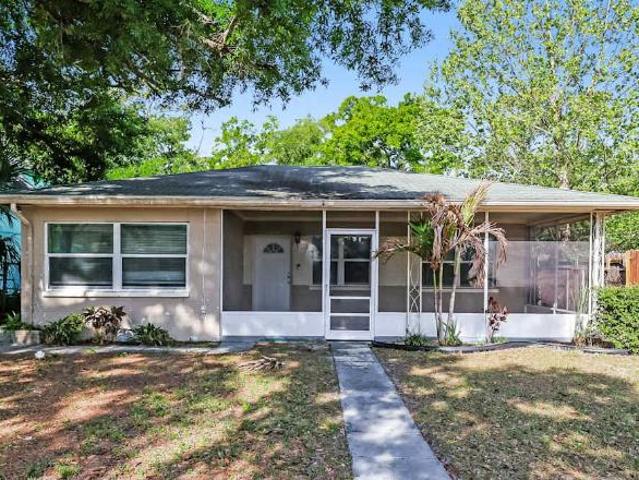 3 Br, 2 bath, Single Family 820 Essex Drive
