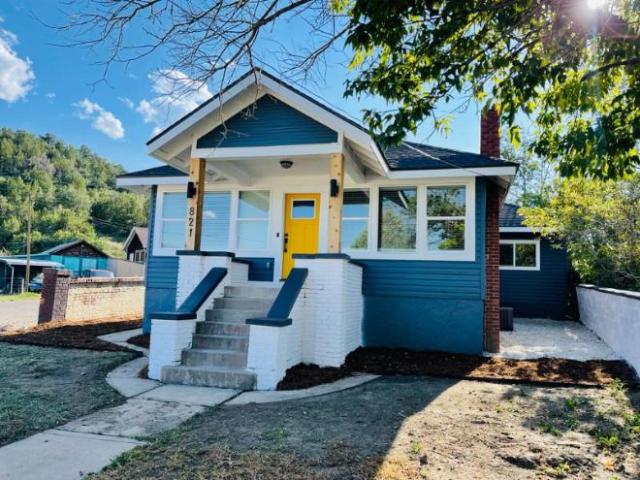 3 Br, 2 bath, Single Family 821 S Ash St