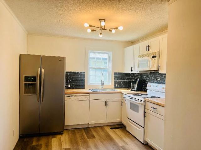 3 Br, 2 bath, Single Family 822 Bay St