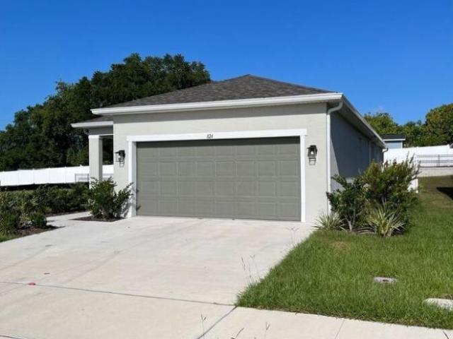 3 Br, 2 bath, Single Family 824 Blue Creek Dr