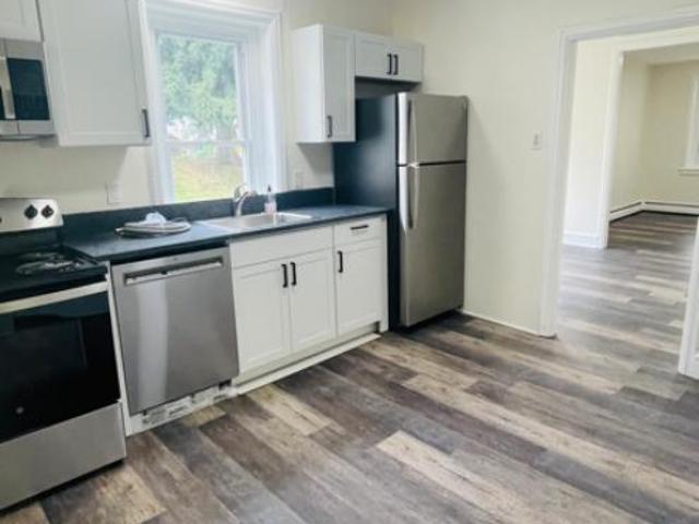 3 Br, 2 bath, Single Family 825 Maple Ave