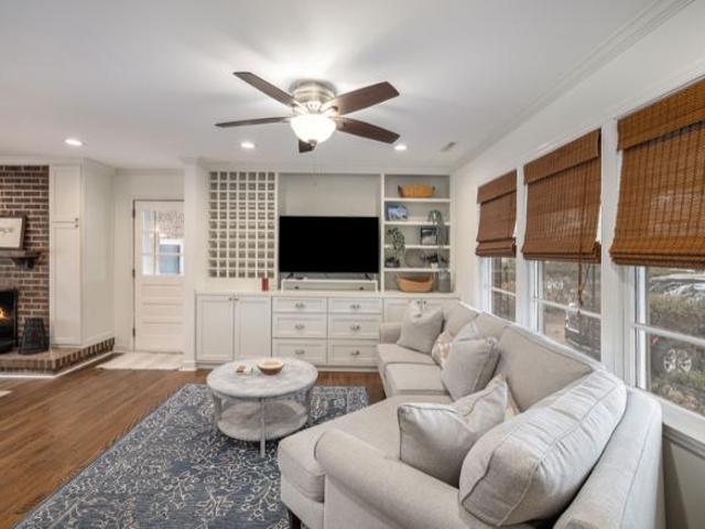 3 Br, 2 bath, Single Family 826 Symmes Dr