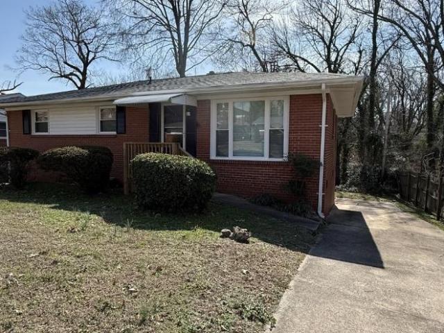 3 Br, 2 bath, Single Family 828 Willow Pl