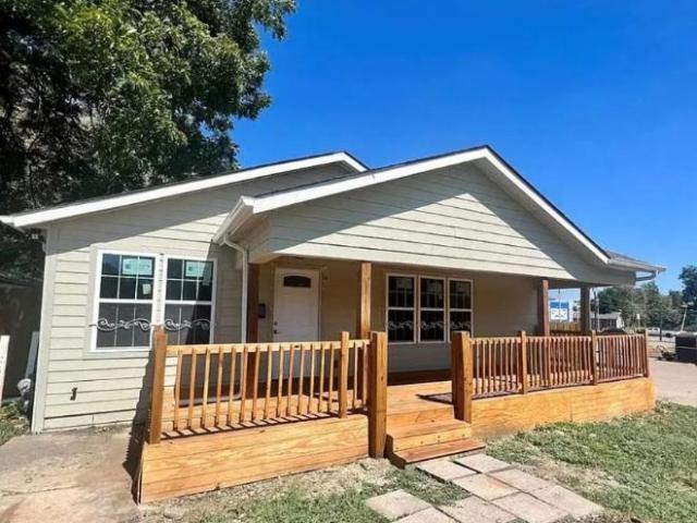 3 Br, 2 bath, Single Family 829 E Arlington Ave