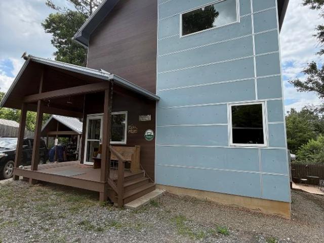 3 Br, 2 bath, Single Family 82 Wood Ave