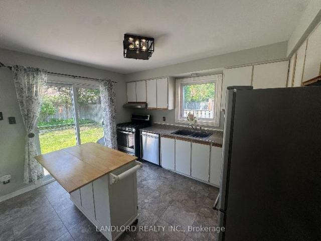 3 Br, 2 bath, Single Family 833 Laurier Avenue