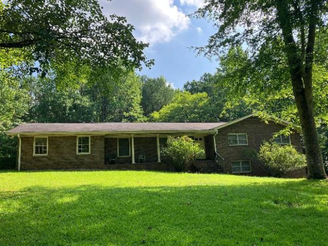 3 Br, 2 bath, Single Family 944 Old Cumming Rd