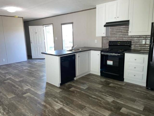 3 Br, 2 bath, Single Family 9500 N Wheeling Ave