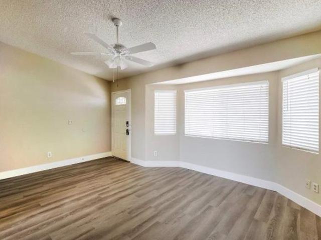3 Br, 2 bath, Single Family 9503 W Las Palmaritas Dr