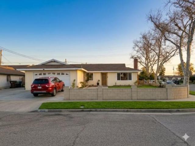 3 Br, 2 bath, Single Family 9612 Mansor Ave