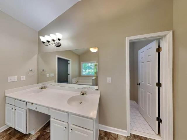 3 Br, 2 bath, Single Family 9640 Eagles Landing Dr