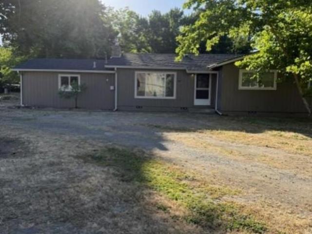 3 Br, 2 bath, Single Family 965 SW Lincoln Rd