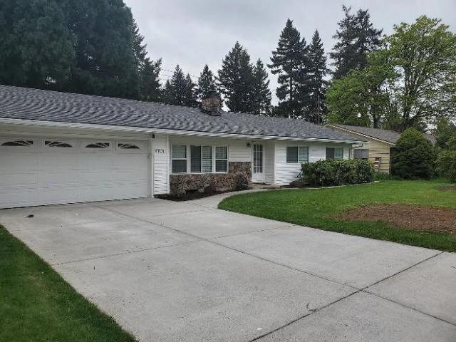 3 Br, 2 bath, Single Family 9701 SE 7th St