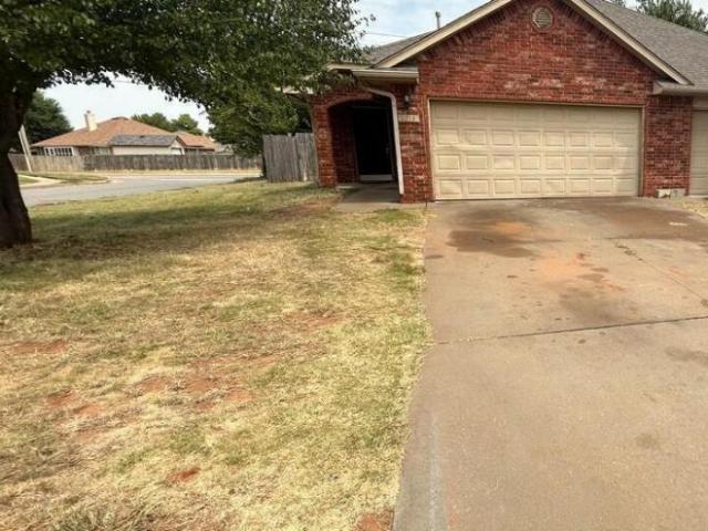 3 Br, 2 bath, Single Family 9713 SW 16th St