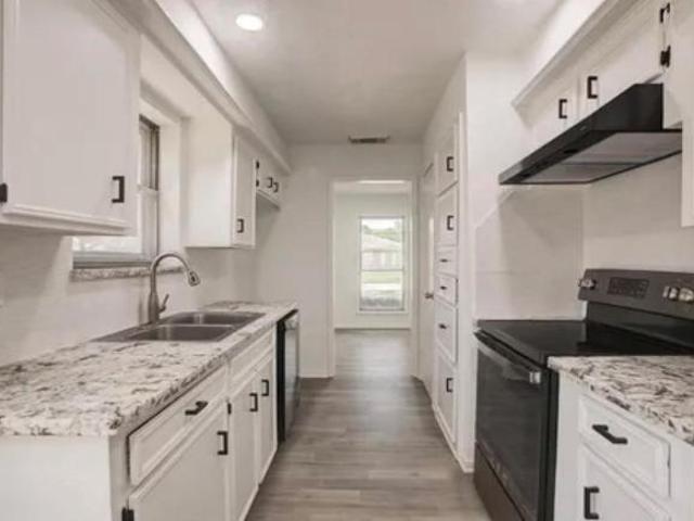 3 Br, 2 bath, Single Family 9815 Sagemoss Ln