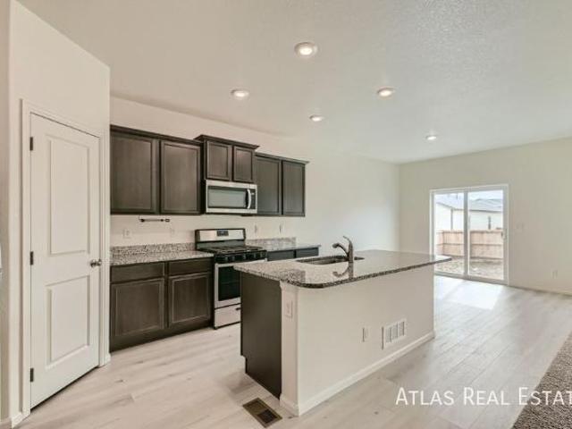 3 Br, 2 bath, Single Family 987 Cascade Falls Street