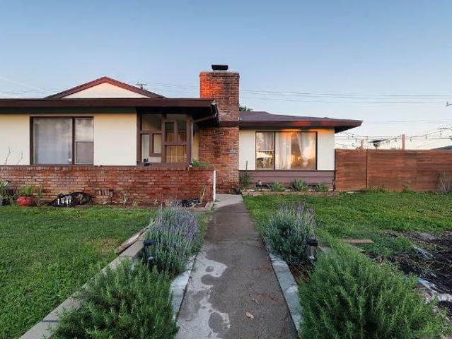 3 Br, 2 bath, Single Family 9999 Central Ave