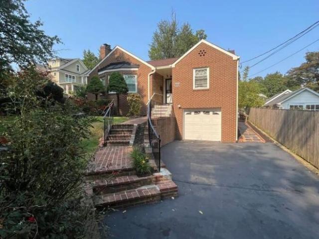 3 Br, 2 bath, Single Family 9003 3rd Ave