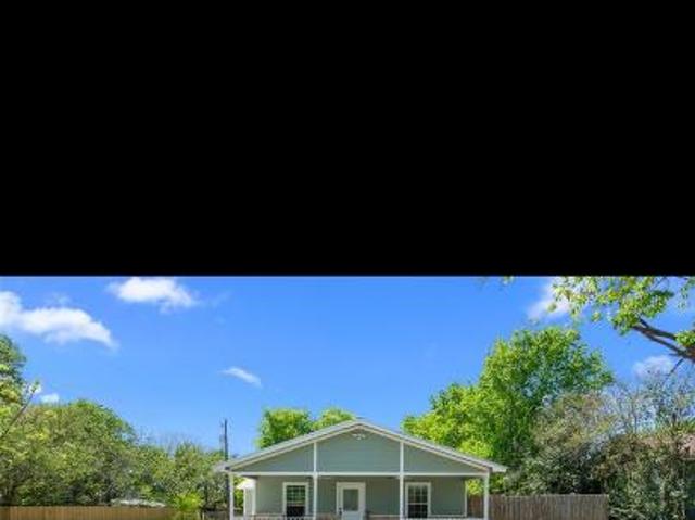3 Br, 2 bath, Single Family 900 Bosque