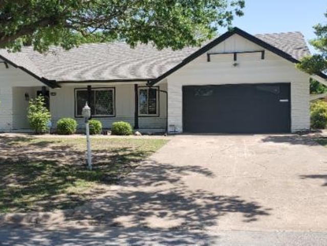 3 Br, 2 bath, Single Family 9012 E 39th St