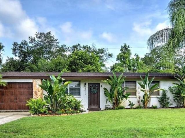 3 Br, 2 bath, Single Family 901 Briarwood Ave