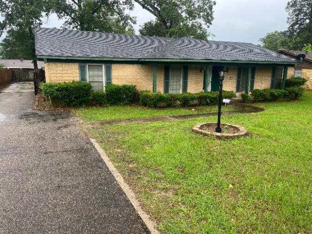 3 Br, 2 bath, Single Family 902 Silver Falls