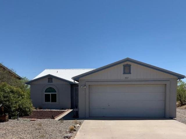 3 Br, 2 bath, Single Family 907 Skyline