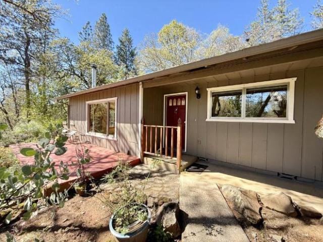 3 Br, 2 bath, Single Family 9042 Monument Dr