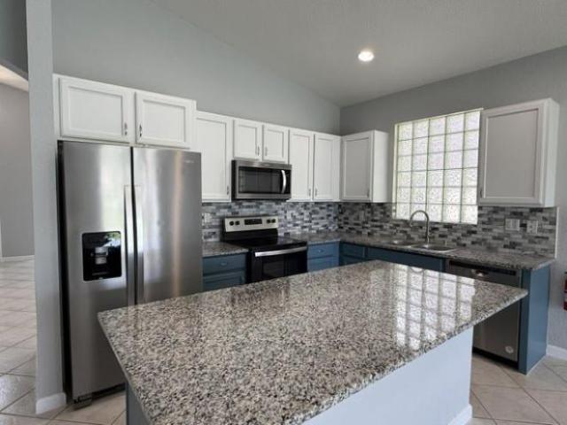 3 Br, 2 bath, Single Family 9084 Silver Glen Way