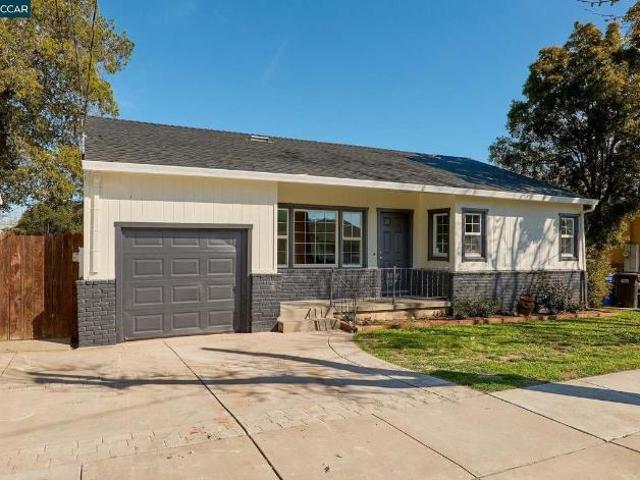 3 Br, 2 bath, Single Family 90 Manville Ave