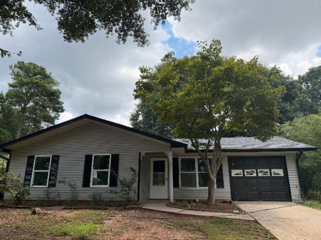 3 Br, 2 bath, Single Family 90 W Independence Cir