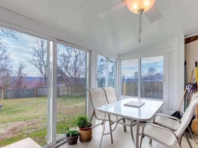 3 Br, 2 bath, Single Family 9102 Cooper Dr