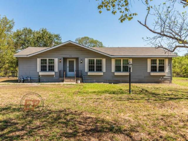 3 Br, 2 bath, Single Family 910 North Magnolia Avenue