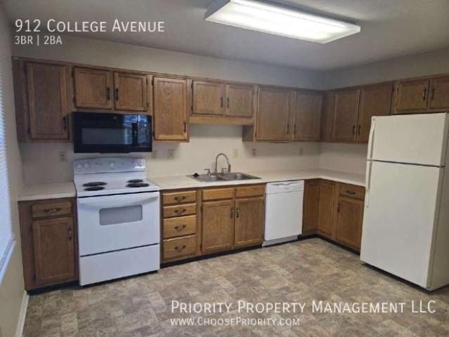 3 Br, 2 bath, Single Family 912 College Avenue