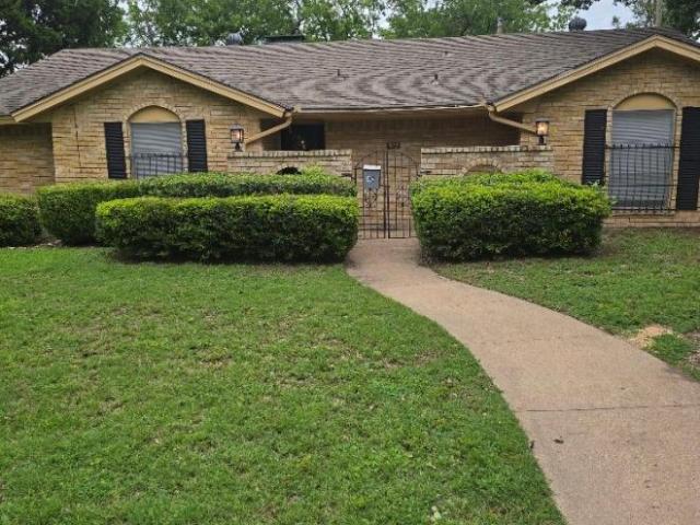 3 Br, 2 bath, Single Family 912 Oak Trail