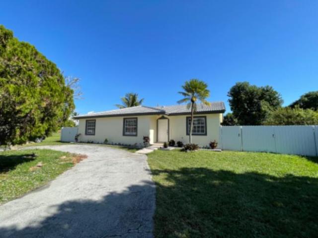 3 Br, 2 bath, Single Family 9140 SW 169 Ter