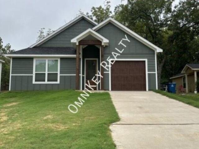 3 Br, 2 bath, Single Family 914 W Baker St